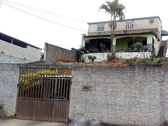 Casa / Sobrado para Venda em Juiz de Fora/MG Santa Lúcia 3 Quartos