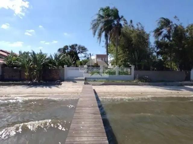 Casa / Sobrado para Venda em Laguna/SC Cabeçuda 4 Quartos