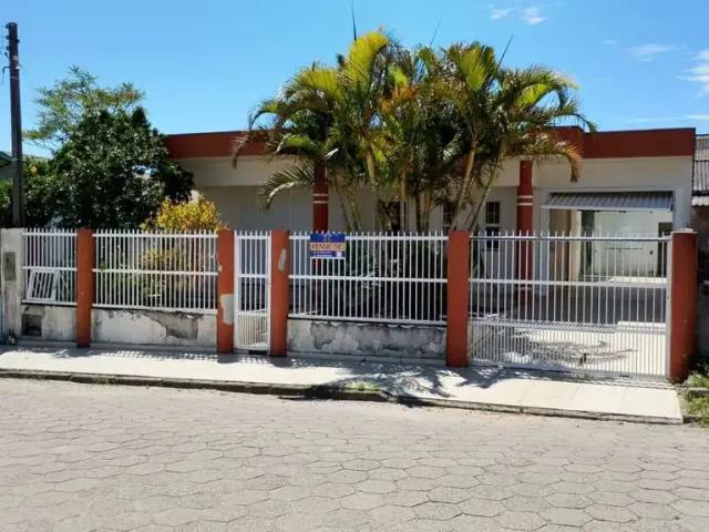 Casa / Sobrado para Venda em Laguna/SC Cabeçuda 3 Quartos