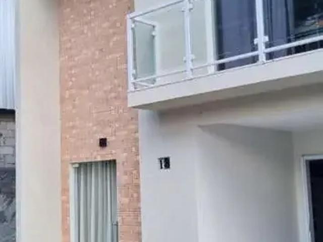 Casa / Sobrado para Venda em Lauro de Freitas/BA Caixa D'Água 4 Quartos