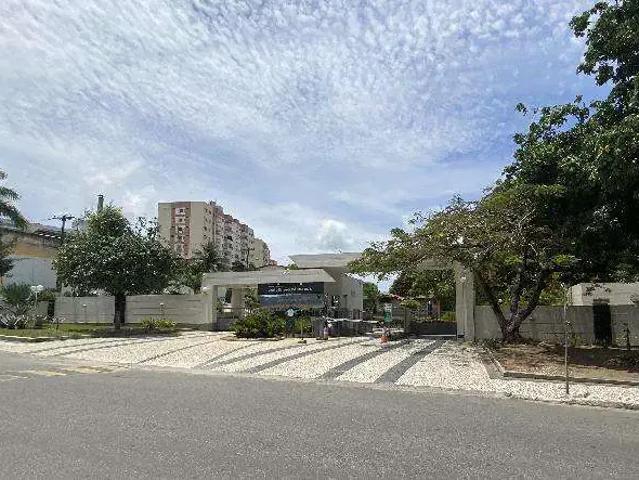 Casa / Sobrado para Venda em Lauro de Freitas/BA Centro 4 Quartos