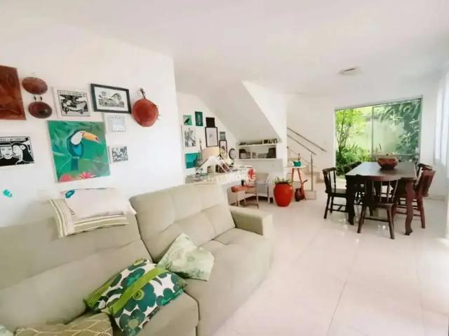 Casa / Sobrado para Venda em Lauro de Freitas/BA Buraquinho 4 Quartos