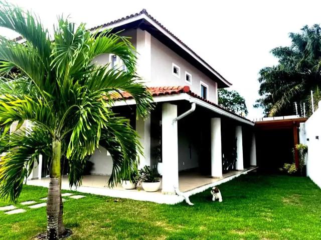 Casa / Sobrado para Venda em Lauro de Freitas/BA Buraquinho 4 Quartos