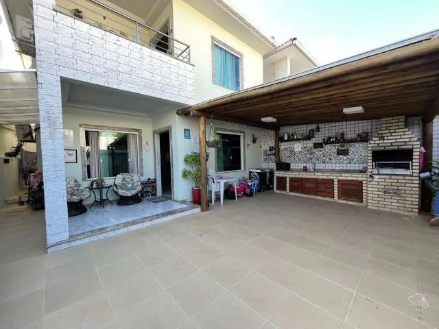 Casa / Sobrado para Venda em Lauro de Freitas/BA Buraquinho 4 Quartos