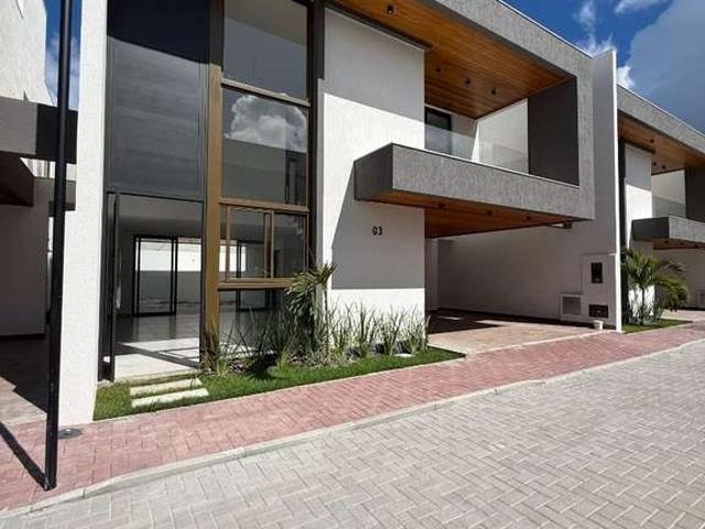Casa / Sobrado para Venda em Lauro de Freitas/BA Buraquinho 4 Quartos