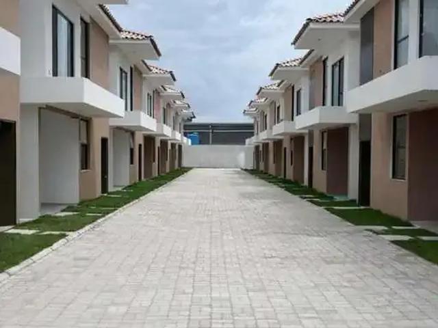 Casa / Sobrado para Venda em Lauro de Freitas/BA Buraquinho 3 Quartos