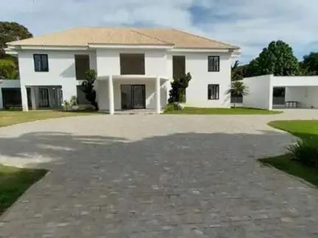 Casa / Sobrado para Venda em Lauro de Freitas/BA Estrada do Coco 6 Quartos
