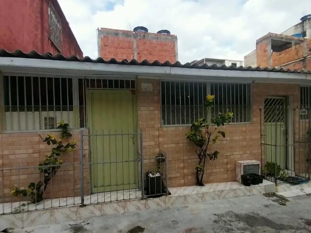 Casa / Sobrado para Venda em Lauro de Freitas/BA Itingá 2 Quartos