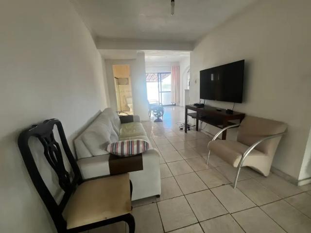 Casa / Sobrado para Venda em Lauro de Freitas/BA Itingá 8 Quartos