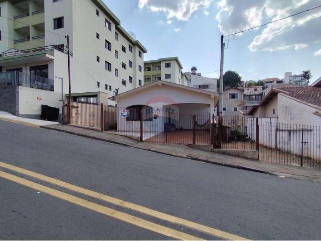 Casa / Sobrado para Venda em Lindóia/SP Centro 3 Quartos
