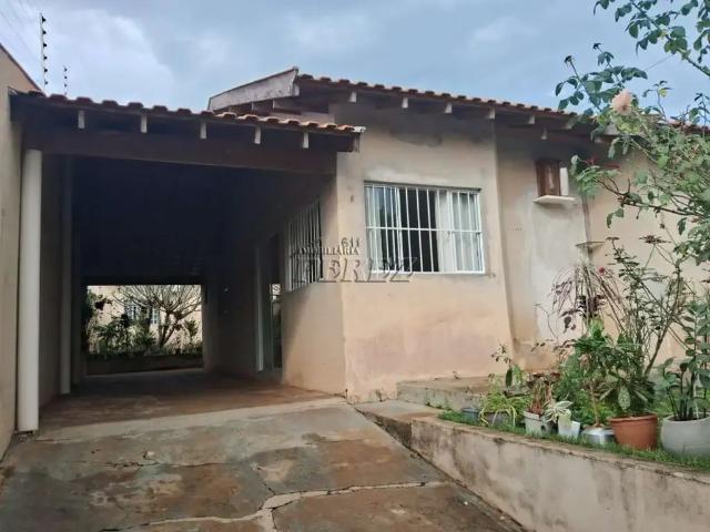 Casa / Sobrado para Venda em Londrina/PR Maria Lúcia 3 Quartos
