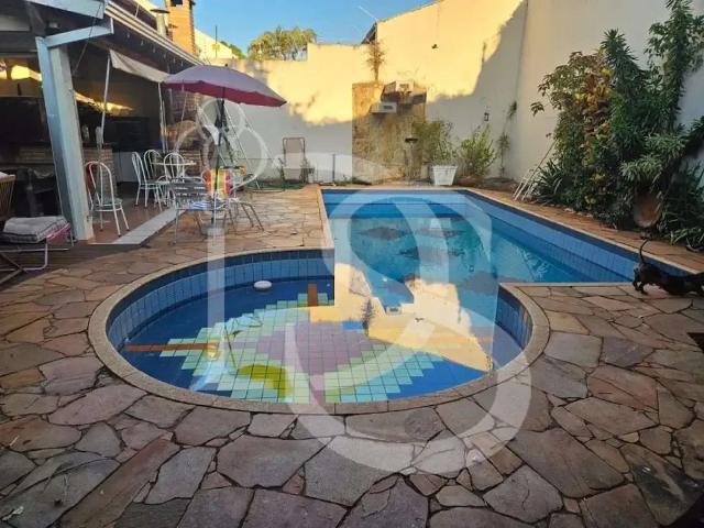 Casa / Sobrado para Venda em Londrina/PR Mediterrâneo 4 Quartos