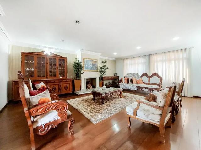 Casa / Sobrado para Venda em Londrina/PR Mediterrâneo 5 Quartos