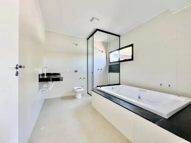 Casa / Sobrado para Venda em Londrina/PR Mediterrâneo 6 Quartos