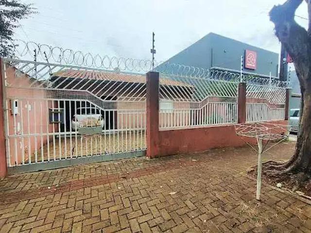 Casa / Sobrado para Venda em Londrina/PR Milton Gavetti 3 Quartos