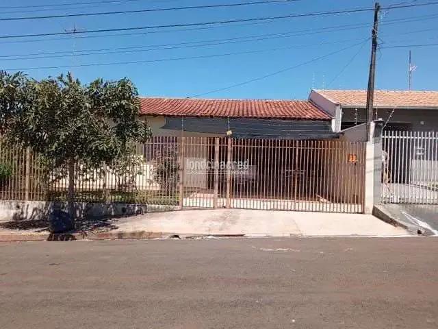 Casa / Sobrado para Venda em Londrina/PR Monte Belo 3 Quartos