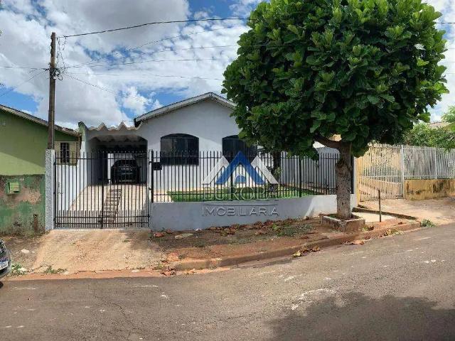Casa / Sobrado para Venda em Londrina/PR Newton Guimarães 3 Quartos