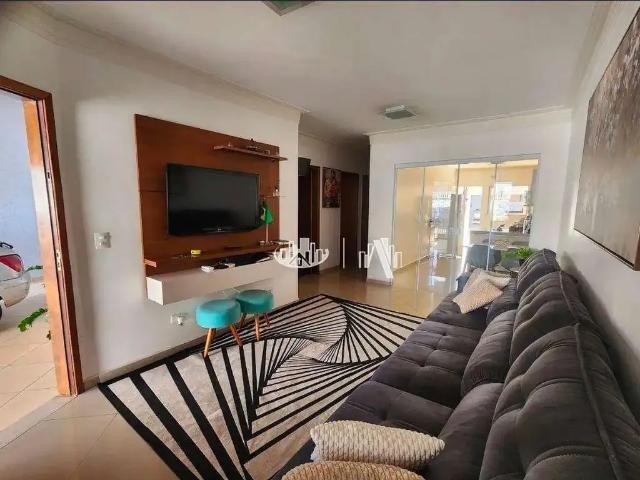 Casa / Sobrado para Venda em Londrina/PR Novo Aeroporto 4 Quartos