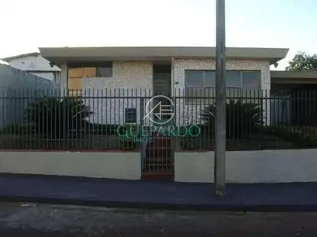 Casa / Sobrado para Venda em Londrina/PR Aparecida 4 Quartos