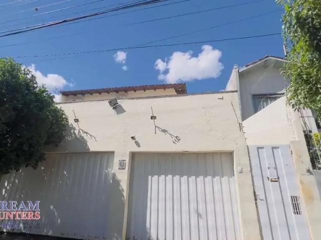Casa / Sobrado para Venda em Londrina/PR Bancários 3 Quartos