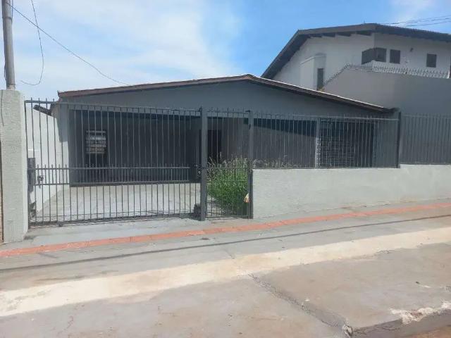 Casa / Sobrado para Venda em Londrina/PR Bancários 3 Quartos