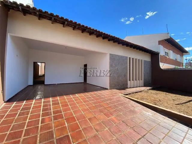 Casa / Sobrado para Venda em Londrina/PR Bancários 3 Quartos