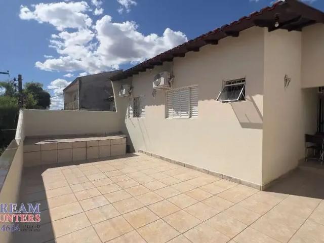 Casa / Sobrado para Venda em Londrina/PR Bancários 3 Quartos