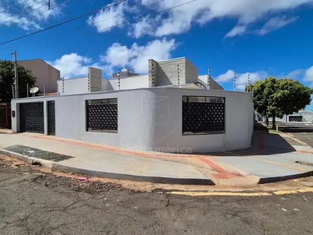 Casa / Sobrado para Venda em Londrina/PR Bancários 3 Quartos