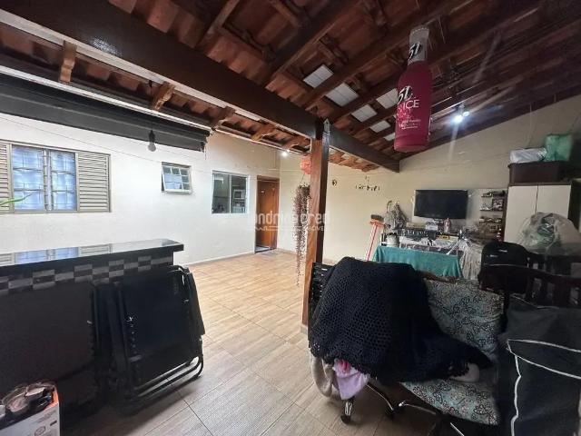 Casa / Sobrado para Venda em Londrina/PR Bernardo Trindade 2 Quartos