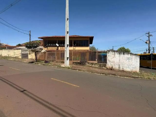Casa / Sobrado para Venda em Londrina/PR Califórnia 4 Quartos
