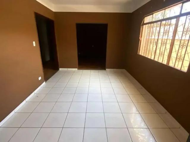 Casa / Sobrado para Venda em Londrina/PR Campo Belo 5 Quartos
