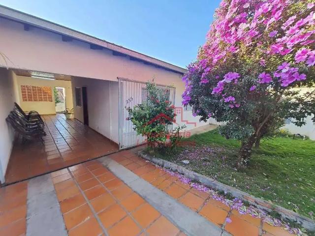 Casa / Sobrado para Venda em Londrina/PR Carnascialli 3 Quartos