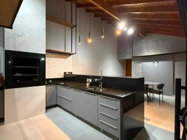 Casa / Sobrado para Venda em Londrina/PR Champagnat 4 Quartos