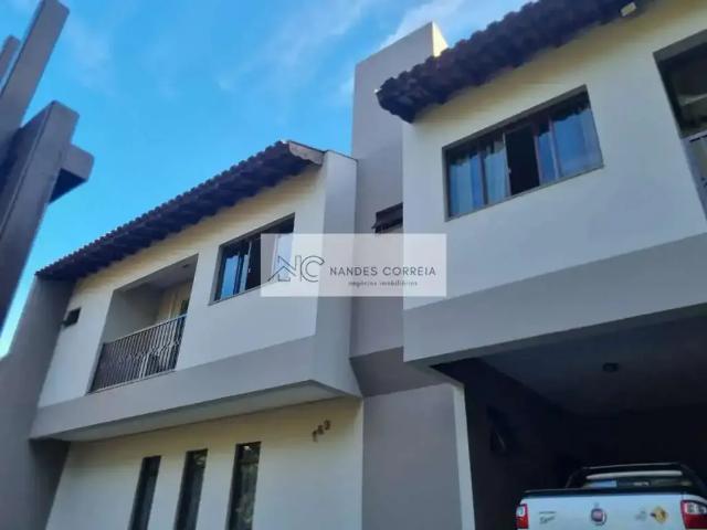 Casa / Sobrado para Venda em Londrina/PR Champagnat 4 Quartos