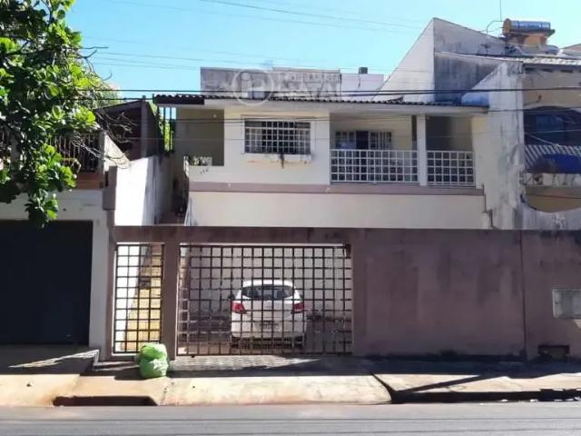Casa / Sobrado para Venda em Londrina/PR Champagnat 5 Quartos