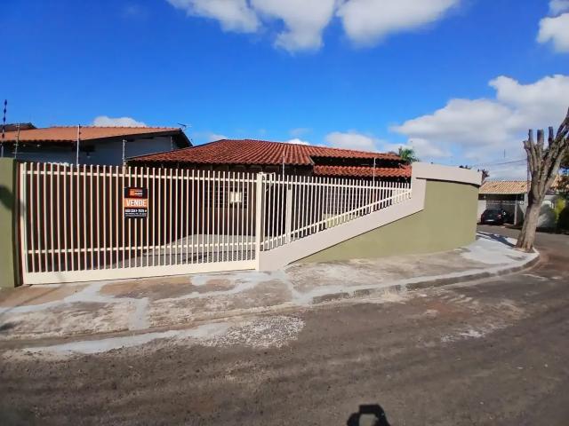 Casa / Sobrado para Venda em Londrina/PR Chácaras Mussahiro 3 Quartos