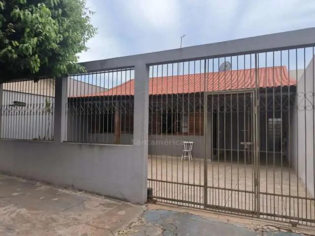 Casa / Sobrado para Venda em Londrina/PR Cinco Conjuntos 2 Quartos