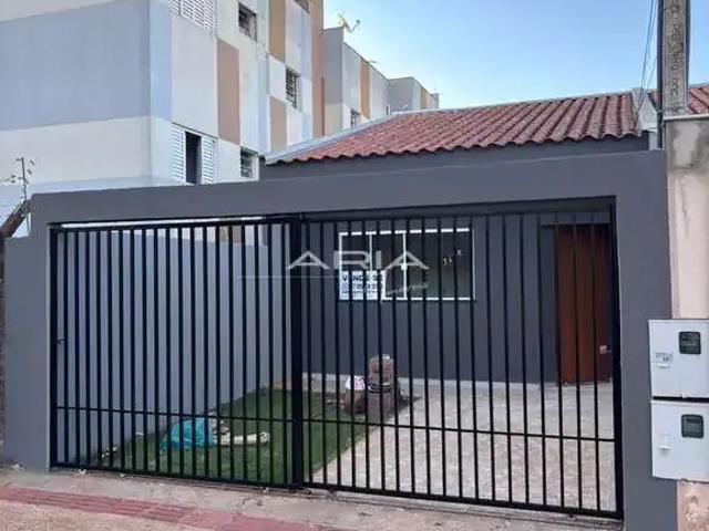 Casa / Sobrado para Venda em Londrina/PR Cinco Conjuntos 2 Quartos