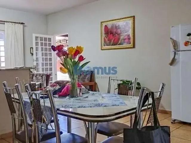 Casa / Sobrado para Venda em Londrina/PR Conjunto Habitacional Alexandre Urbanas 4 Quartos
