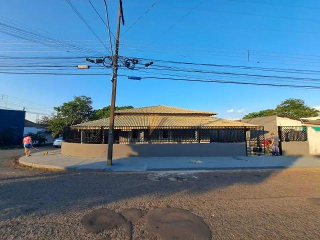 Casa / Sobrado para Venda em Londrina/PR Conjunto Habitacional Alexandre Urbanas 3 Quartos