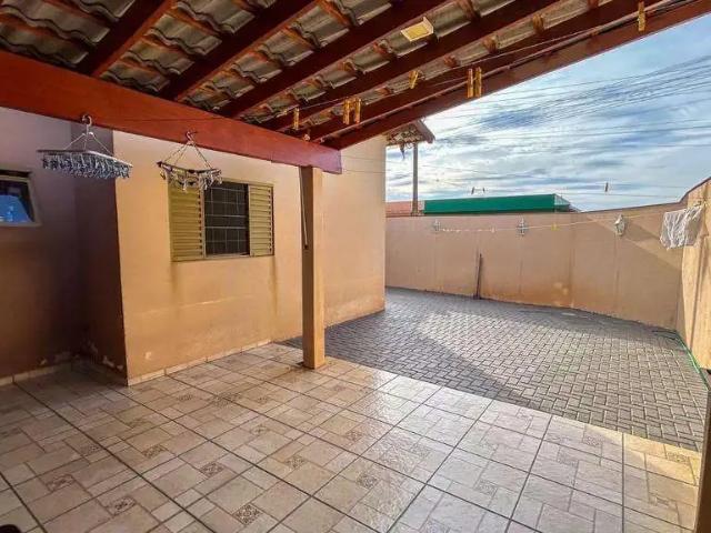 Casa / Sobrado para Venda em Londrina/PR Conjunto Habitacional José Garcia Molina 3 Quartos