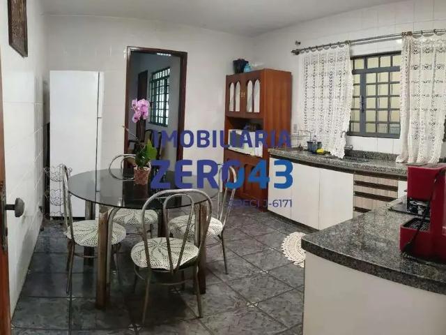 Casa / Sobrado para Venda em Londrina/PR Conjunto Habitacional Milton Gavetti 3 Quartos