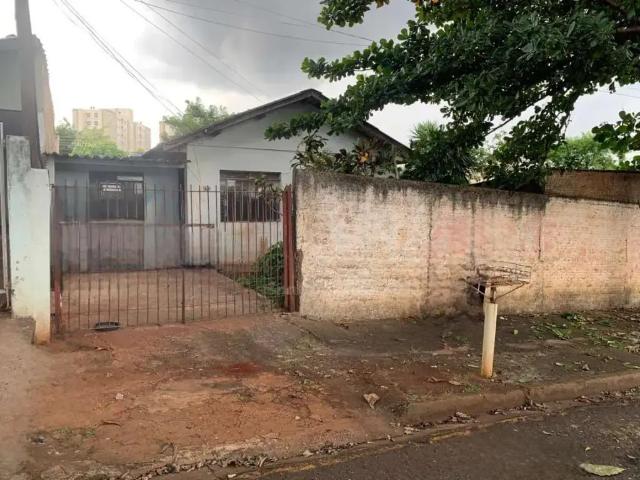 Casa / Sobrado para Venda em Londrina/PR Conjunto Habitacional Milton Gavetti 3 Quartos
