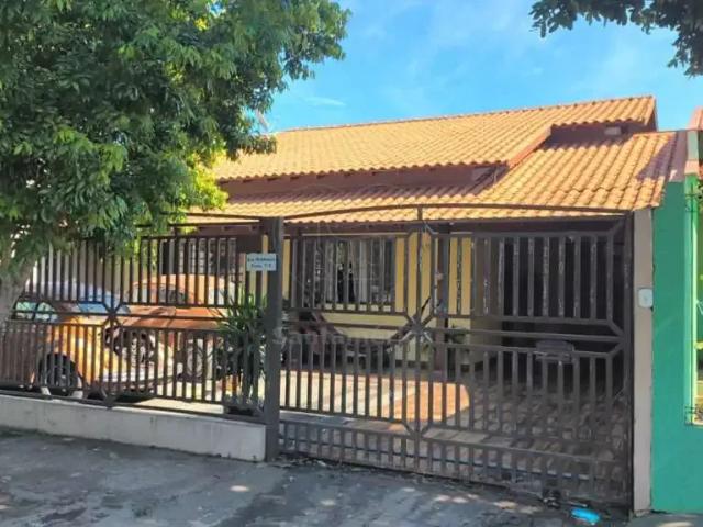 Casa / Sobrado para Venda em Londrina/PR Conjunto Parigot de Souza 3 3 Quartos