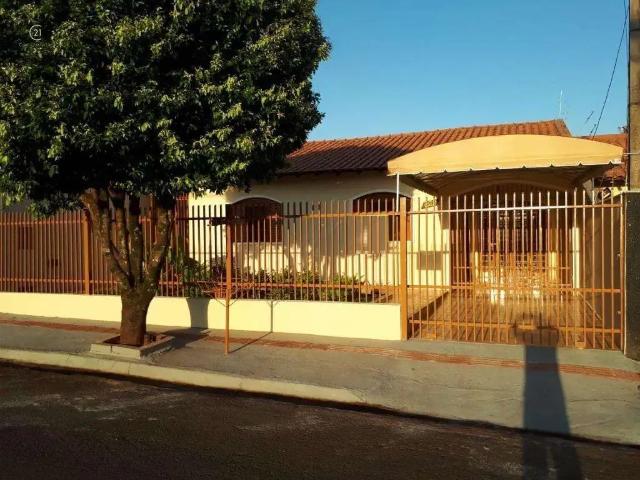Casa / Sobrado para Venda em Londrina/PR Conjunto Parigot de Souza 3 3 Quartos
