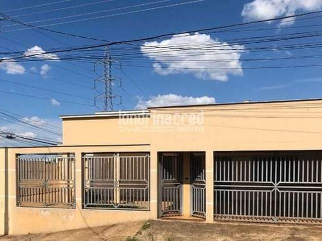Casa / Sobrado para Venda em Londrina/PR Conjunto Parigot de Souza 3 3 Quartos