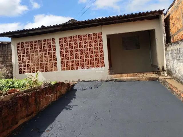 Casa / Sobrado para Venda em Londrina/PR Conjunto Semiramis Barros Braga 3 Quartos