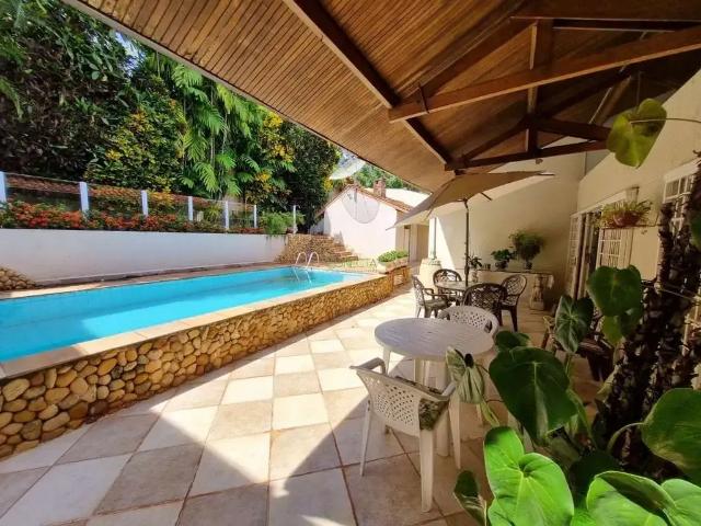 Casa / Sobrado para Venda em Londrina/PR Igapó 3 Quartos
