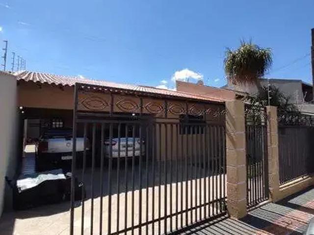 Casa / Sobrado para Venda em Londrina/PR Jardim Tarumã 3 Quartos