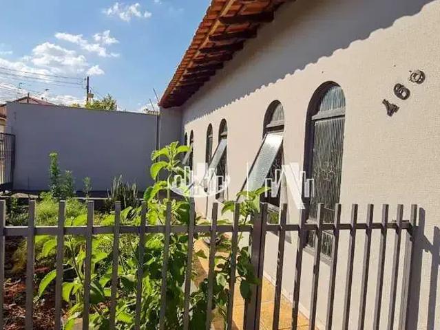 Casa / Sobrado para Venda em Londrina/PR Jardim Acapulco 4 Quartos